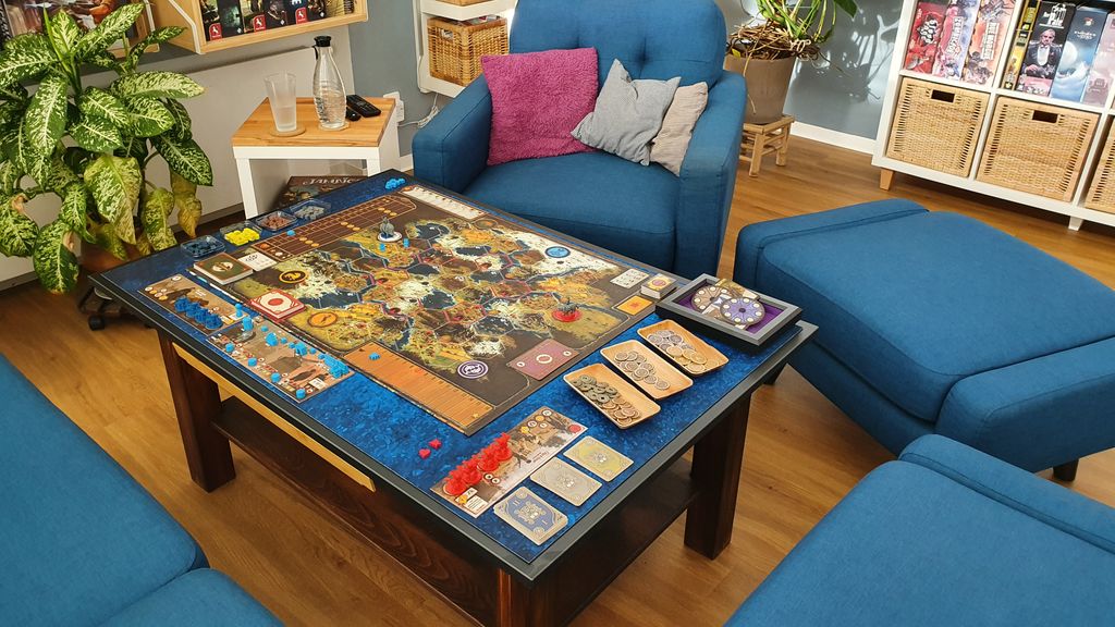 Very basic coffee table board game topper