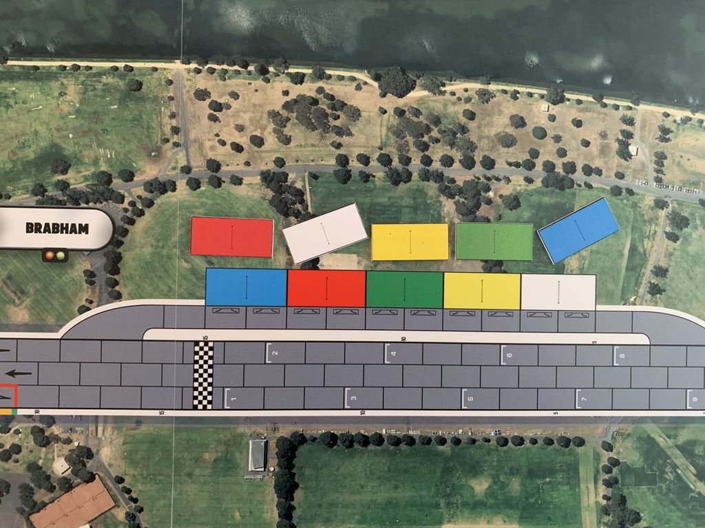 How can we organize the placement of the pit boxes? | Formula D