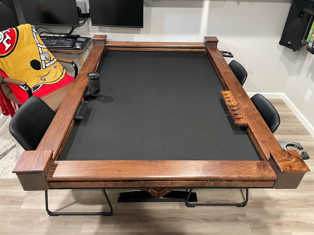 Here's another wannabe Wyrmwood game table