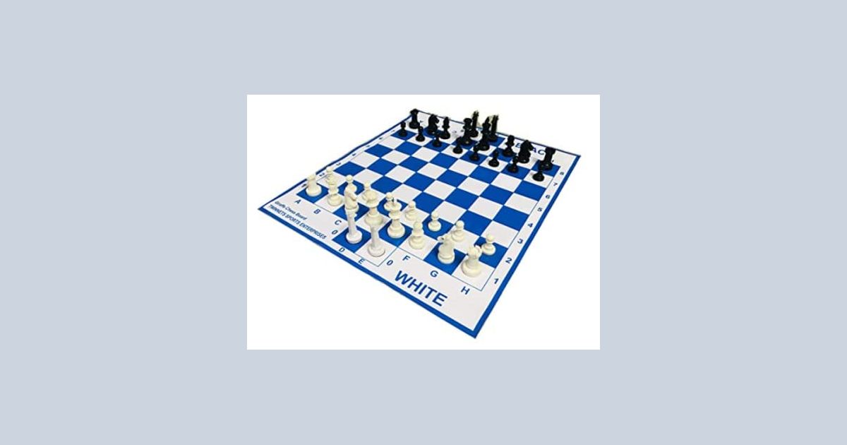 Bulgarian children playing Giraffe chess. | Giraffe Chess
