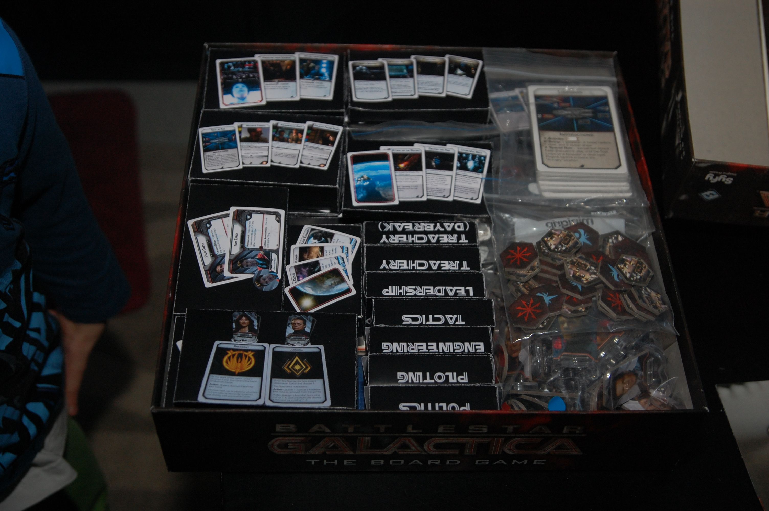 Tuckboxes for sleeved cards | Battlestar Galactica: The Board Game