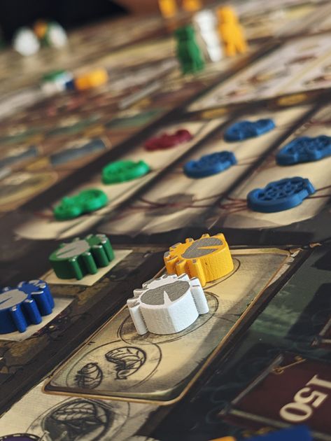 Three games by a cornucopia of Italian designers | LadybugMeeple's blog