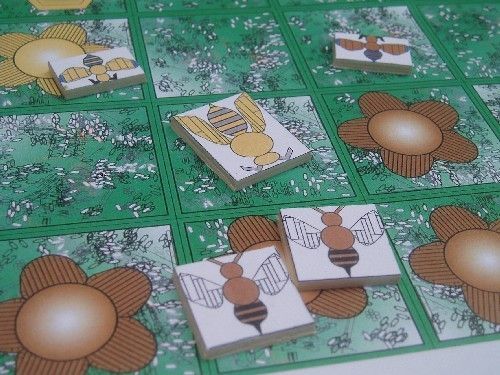 Bee-Siege | Board Game | BoardGameGeek