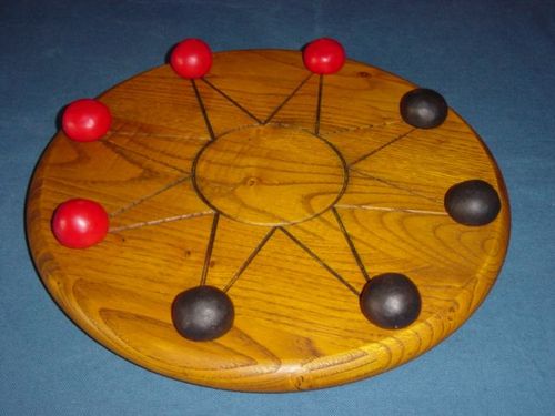 How to make a giant Mu Torere playable on the floor?