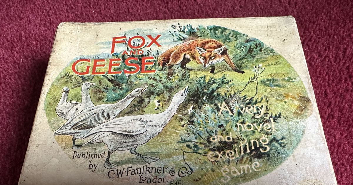 Fox and Geese | Board Game | BoardGameGeek