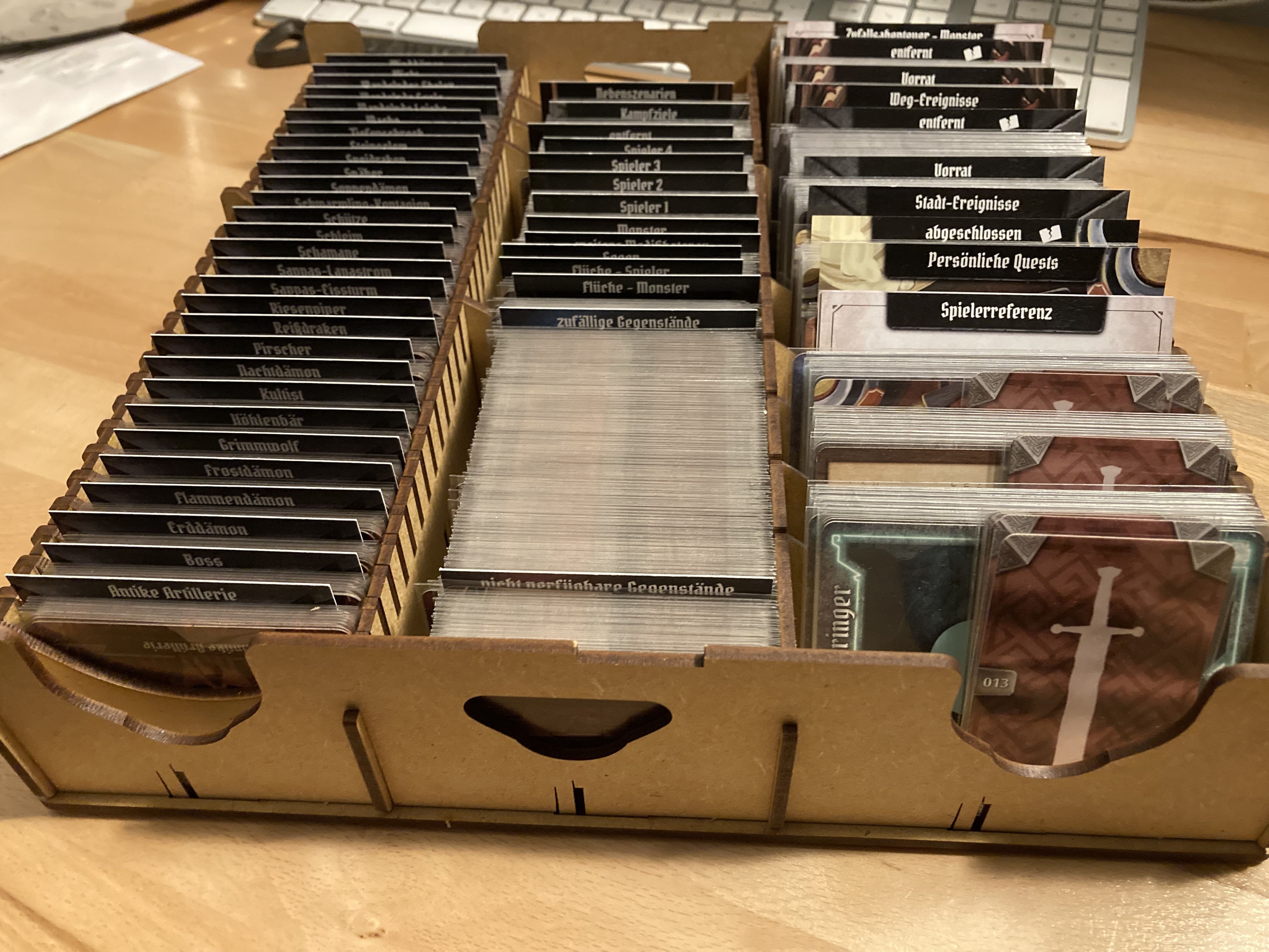 GH card dividers (GER) with orig. artwork - horizontal | Gloomhaven