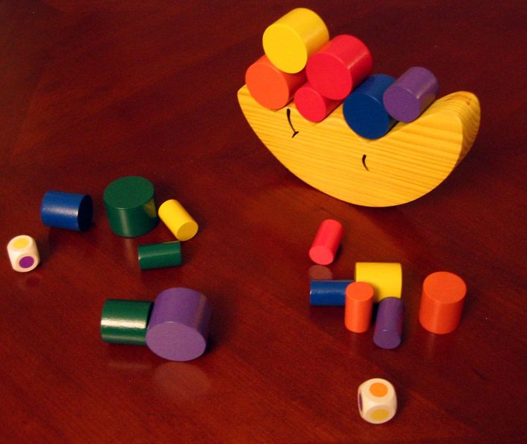 Balancing Moon | Board Game | BoardGameGeek