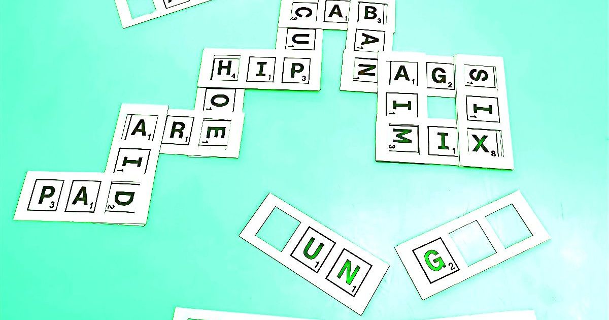 Hole Up | Board Game | BoardGameGeek