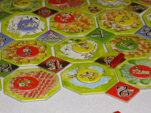 Tile-based games with unusual tile shapes | The Dice Tower | BoardGameGeek