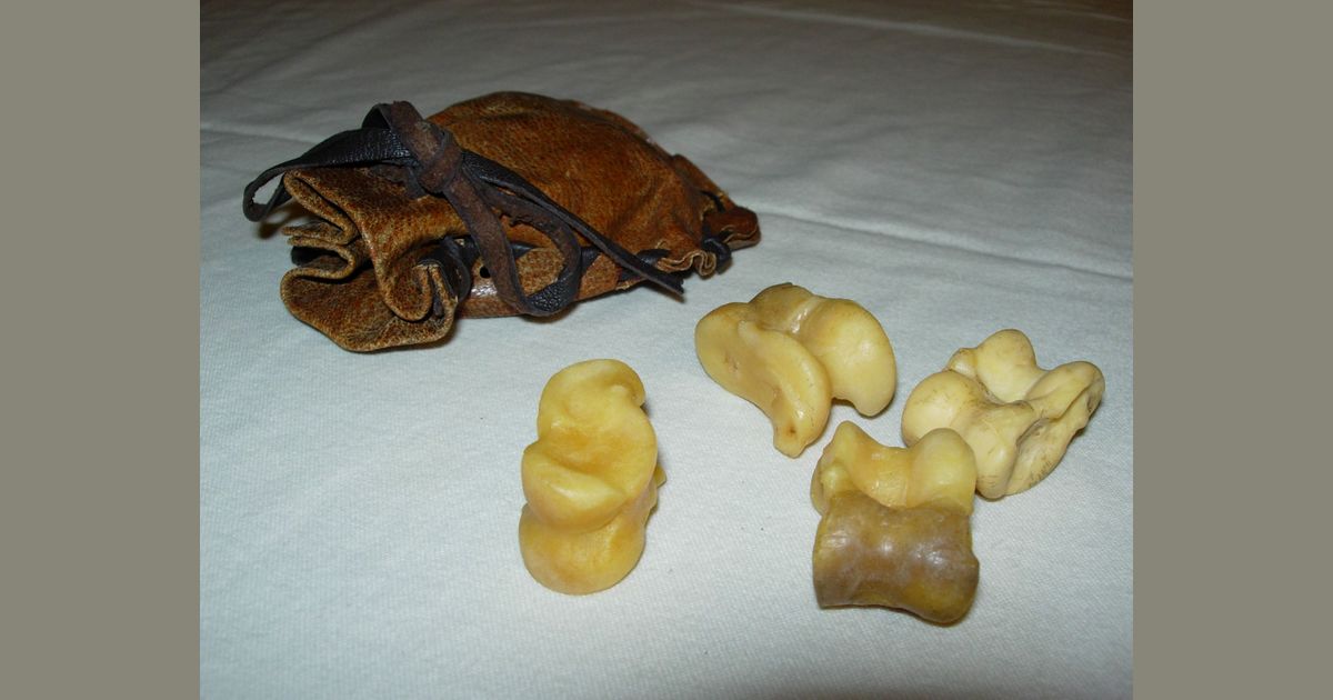 Two Mongolian anklebone games | Knucklebones | BoardGameGeek