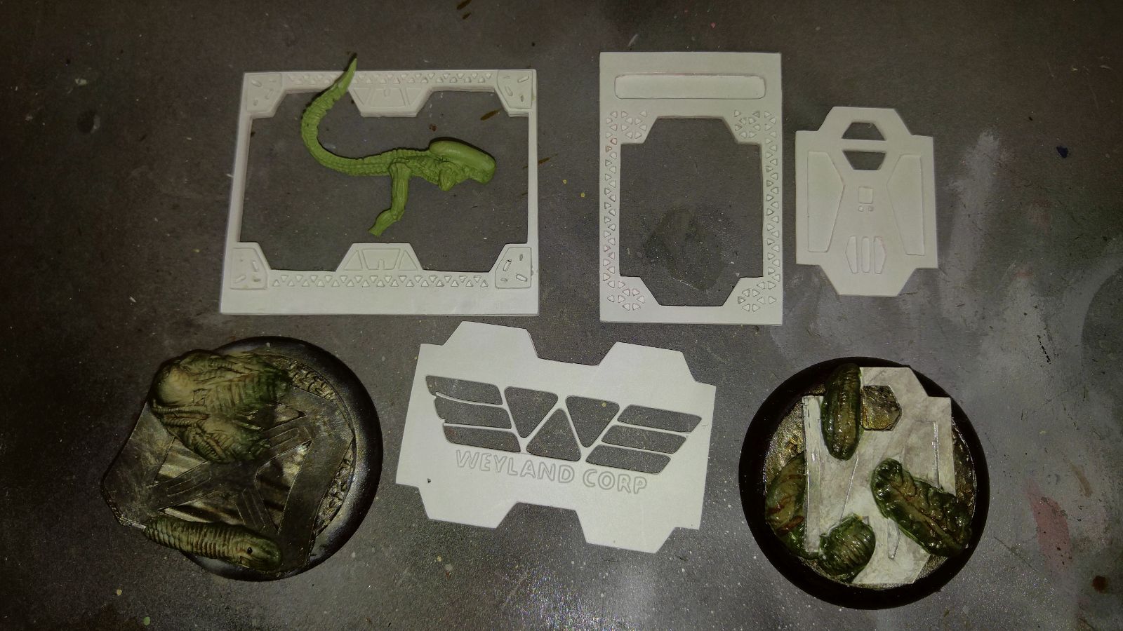 Finished miniatures on custom bases | Alien vs Predator: The Hunt ...