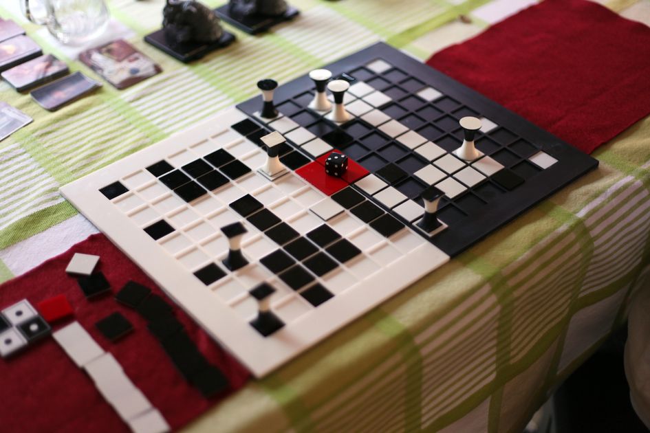 Struck | Board Game | BoardGameGeek